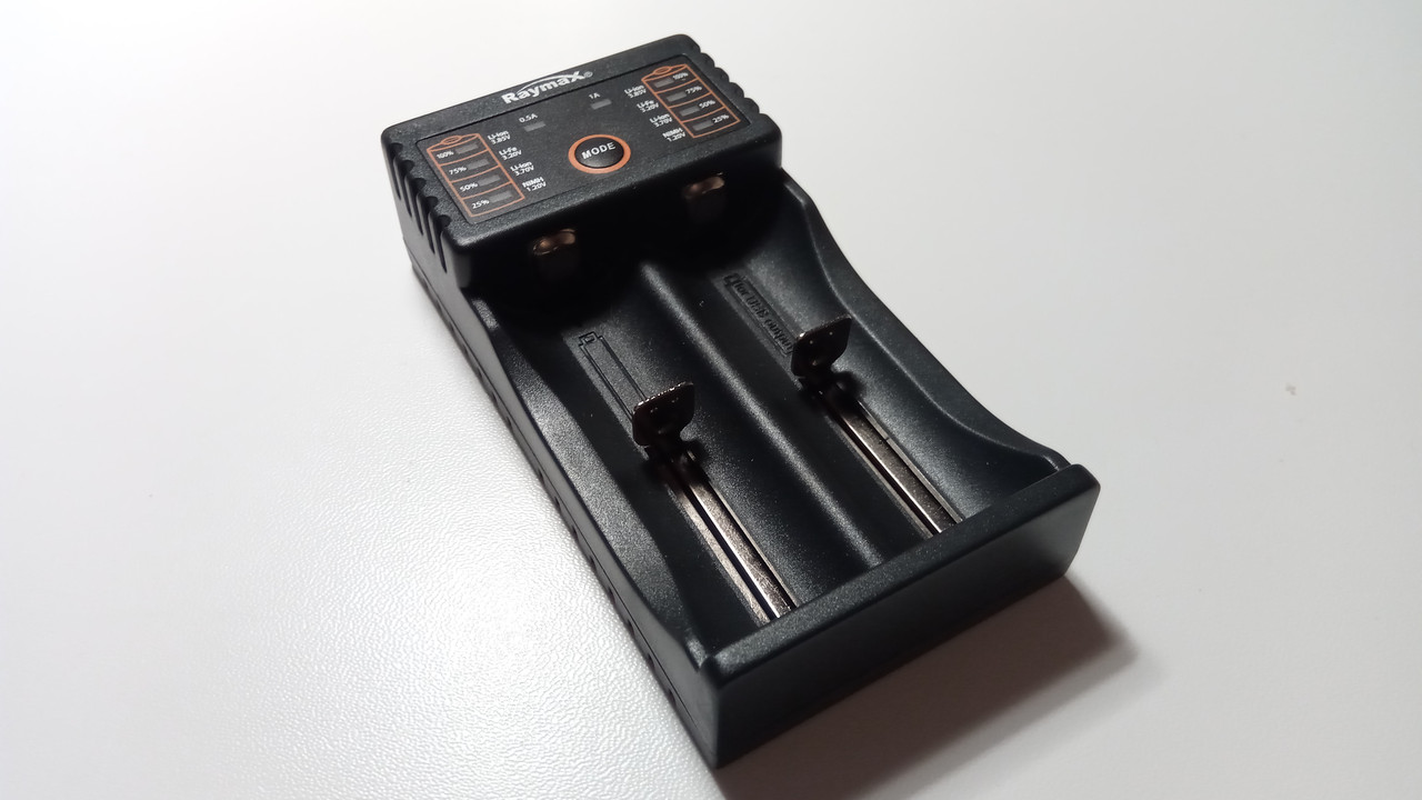 Зарядний пристрій Raymax RM217 (2 канали, функція Power Bank) (18650, Li-Ion, USB), ціна: 265 ...