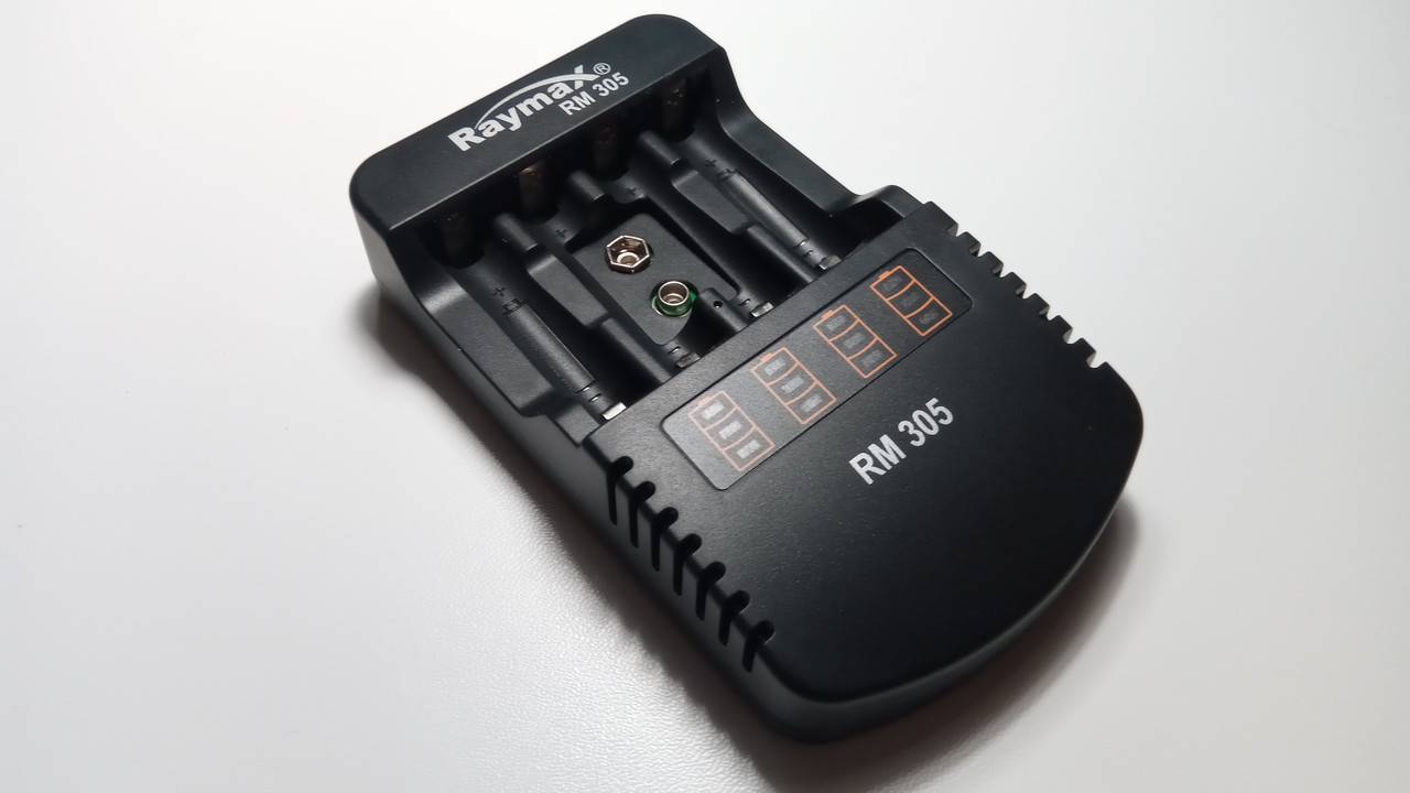 Зарядное устройство Raymax RM305 (4xAA/4xAAA/Крона) Ni-MH/Ni-CD (С индикацией уровня заряда ...