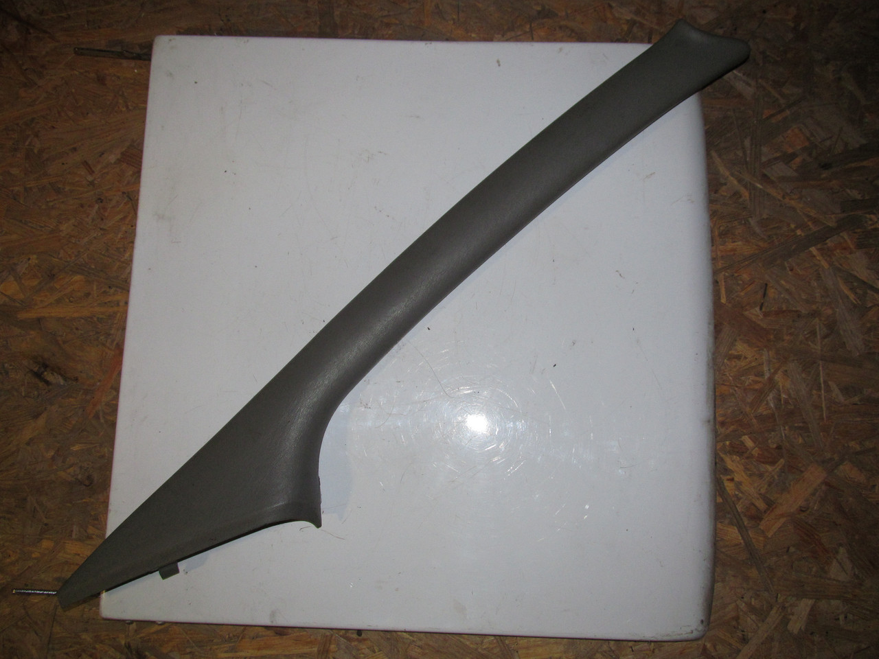 Правая Стойка Накладка Пластиковая Лобового Стекла 7700312811 Renault ...