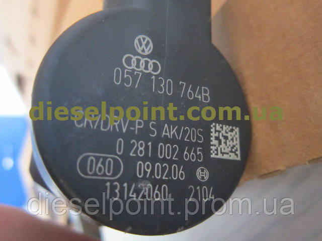 Паливна Рампа Крафтер": 2.5 TDI нова оригінал з датчиками 057130764B ...