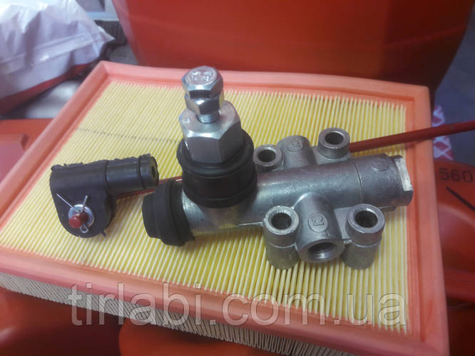 Купить Кран уровня пола прицепа SV1307 механический универсальный DAF ...