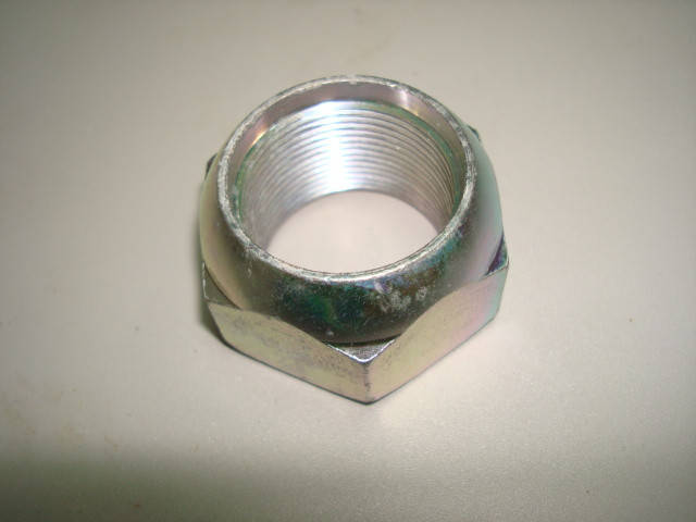 Купить Гайка футорки наружняя левая MITSUBISHI FUSO CANTER MC810635L ...