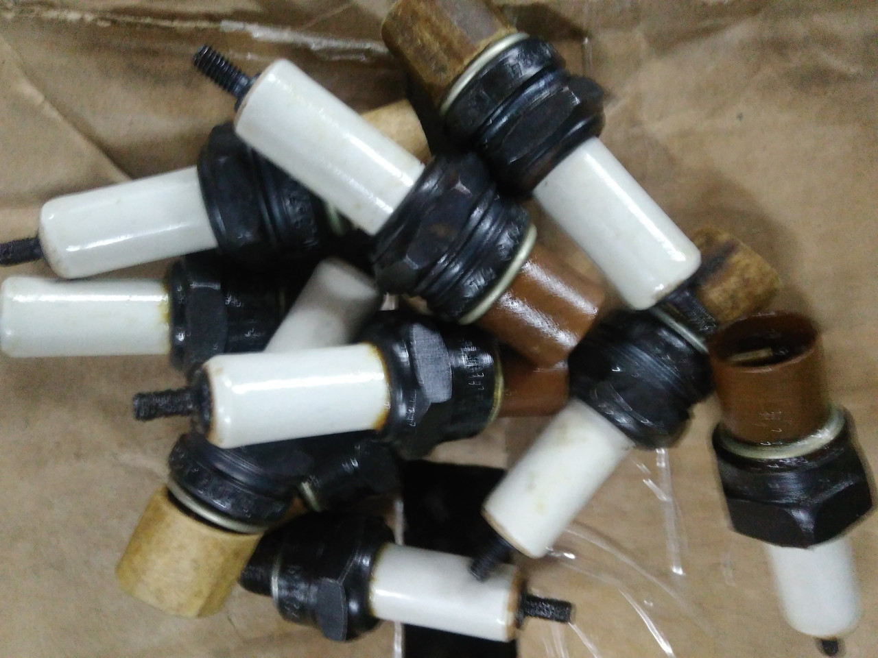 Свечи Зажигания А-10 на Мотоциклы и Авто Волга, ГАЗ, Газель, ЗИЛ, УАЗ ...