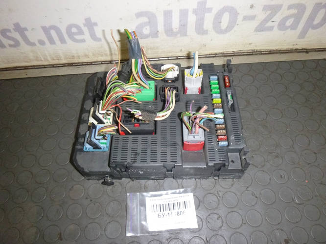 Блок предохранителей (1,6 HDI 16V) Peugeot 308 2007-2013 (Пежо 308 ...