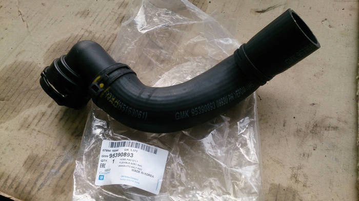 Купить Патрубок радиатора выпускной GM 95390893 CHEVROLET Cruze 1.6/1.8 ...