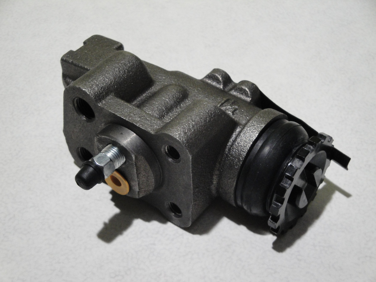 Купить Цилиндр тормoзной переднего моста левый MITSUBISHI CANTER FUSO ...