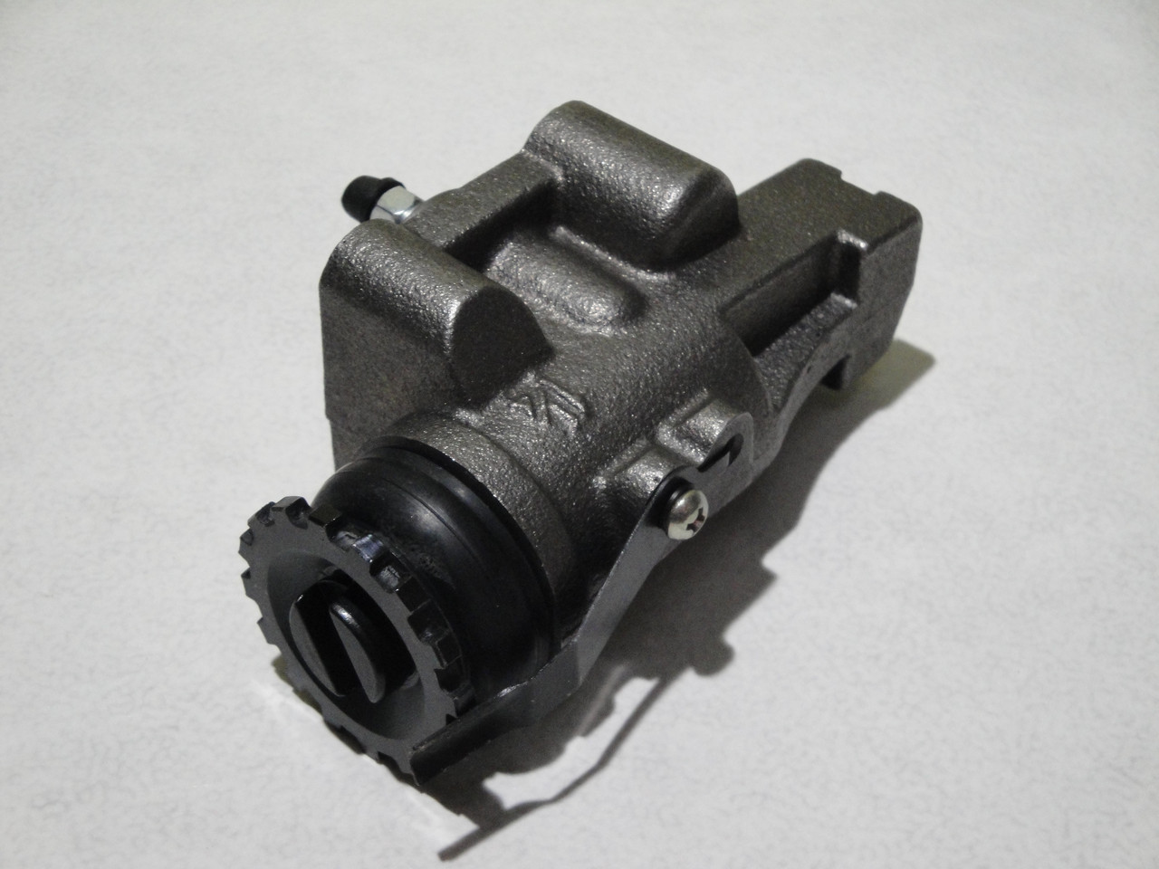 Купить Цилиндр тормoзной переднего моста левый MITSUBISHI CANTER FUSO ...