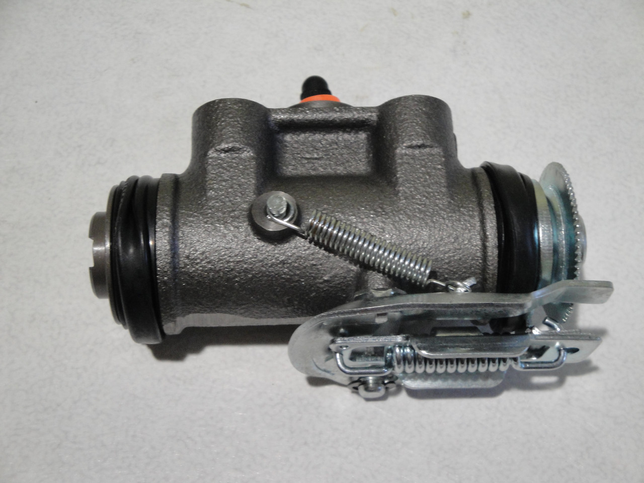 Цилиндр тормозной заднего моста левый передний с прокачкой MITSUBISHI ...