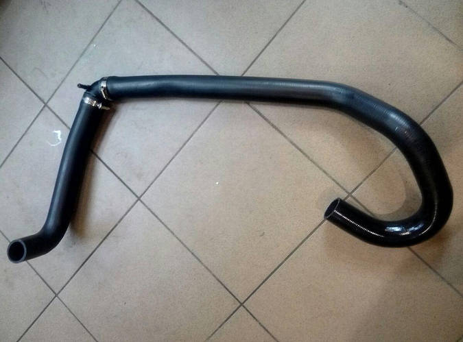 Патрубок резиновый системы охлаждения верхний на IVECO DAILY 3.0CNG/3 ...