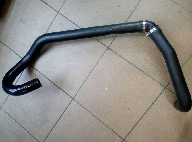 Патрубок резиновый системы охлаждения верхний на IVECO DAILY 3.0CNG/3 ...