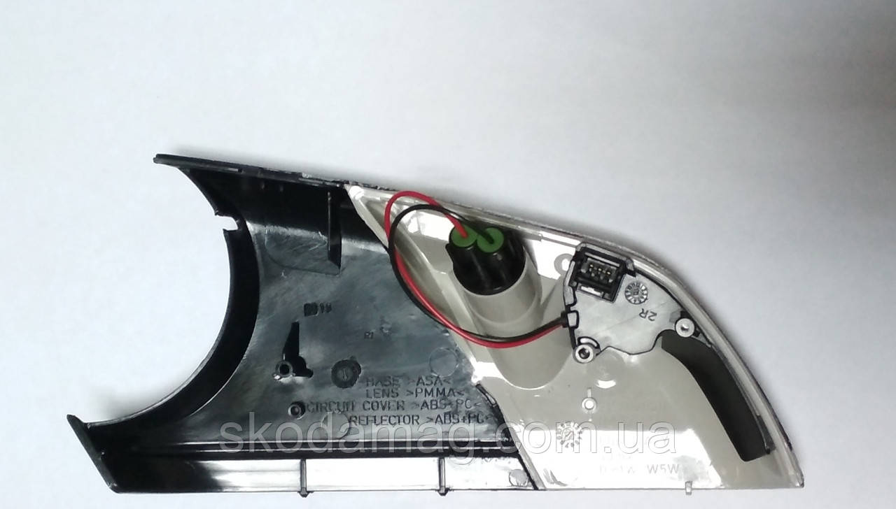 Правый сигнал поворота (повторитель) в зеркале Шкода Октавия А5 до 2008 ...