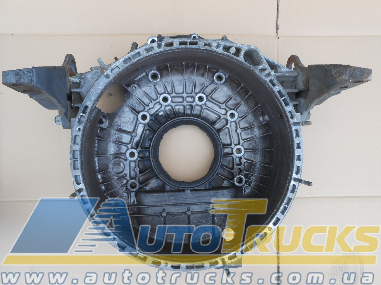 Кожух маховика 420 к. с Б/у для Renault Premium (5010477729 5010477718 ...