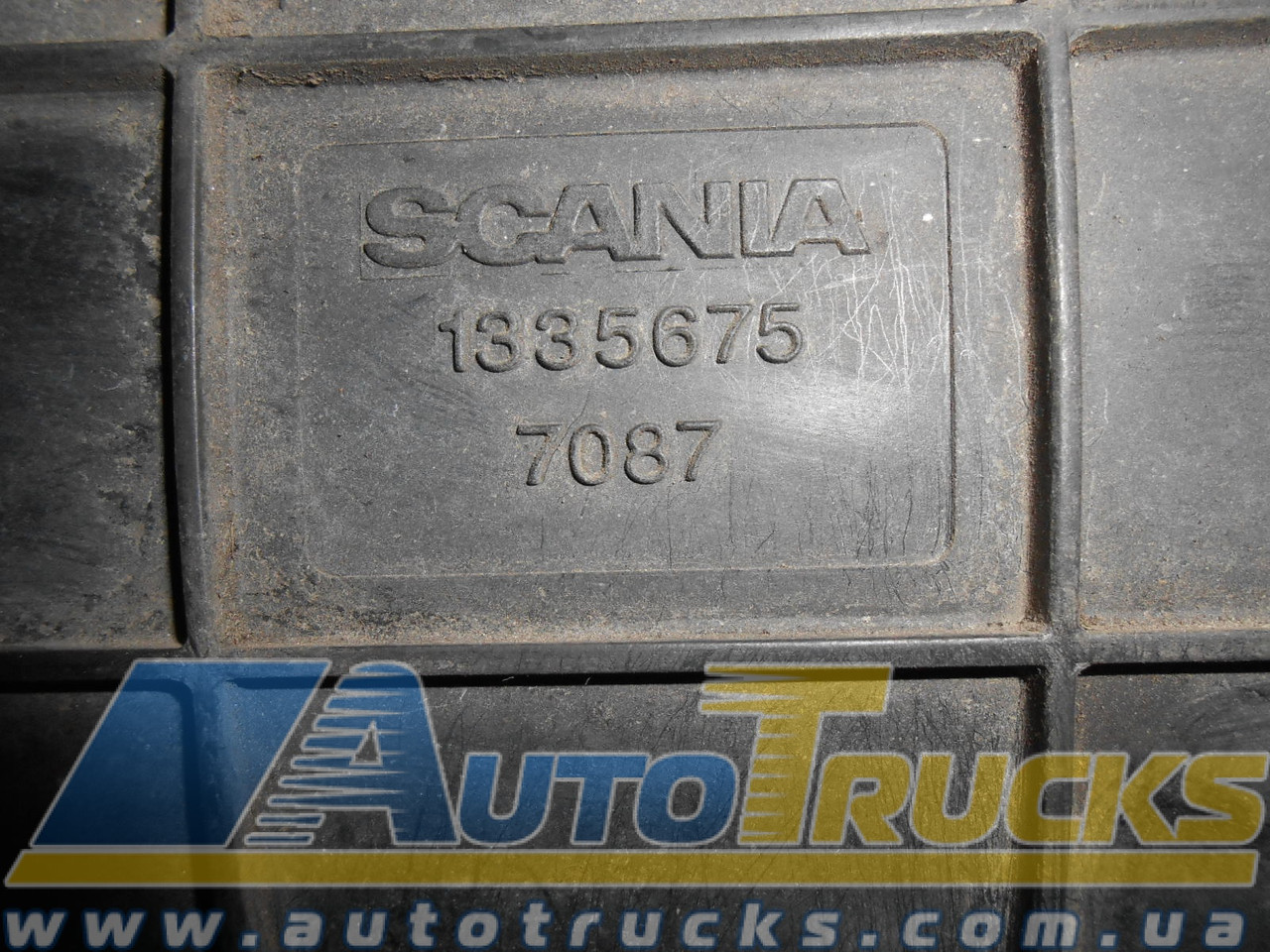 Купити Корпус повітряного фільтра Б/у для Scania 4-5 серія (1335677 ...