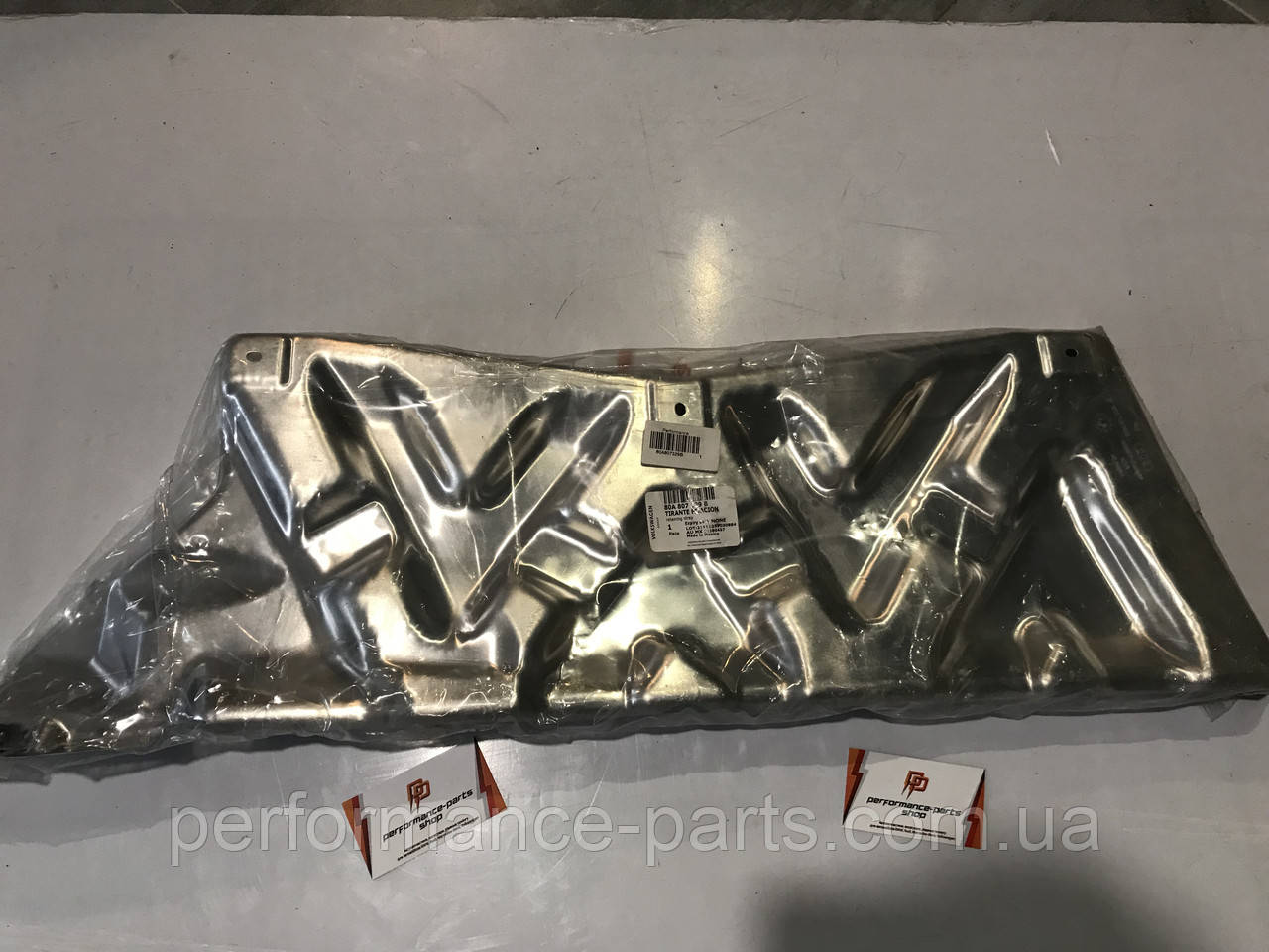 Купить Тримач заднього бампера центральний Audi Q5 80A 80A807329B, цена ...