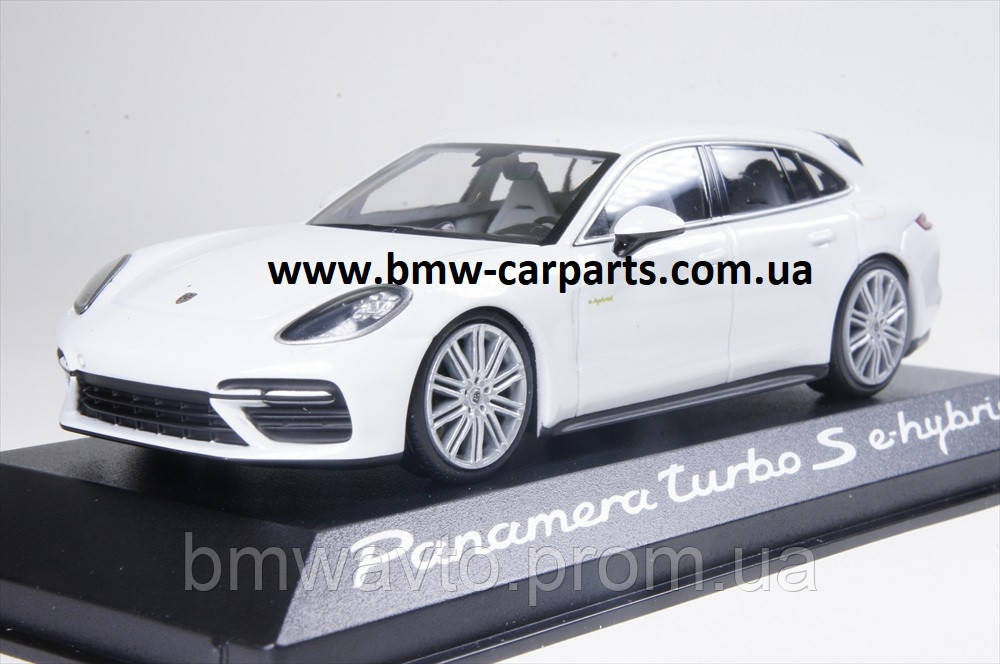Модель автомобиля Porsche Panamera Turbo S E-Hybrid Sport Turismo ...