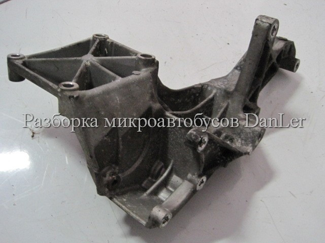 Купить Кронштейн насоса ГУ Фольксваген Транспортер Т4 2.5 tdi, цена 570 ...