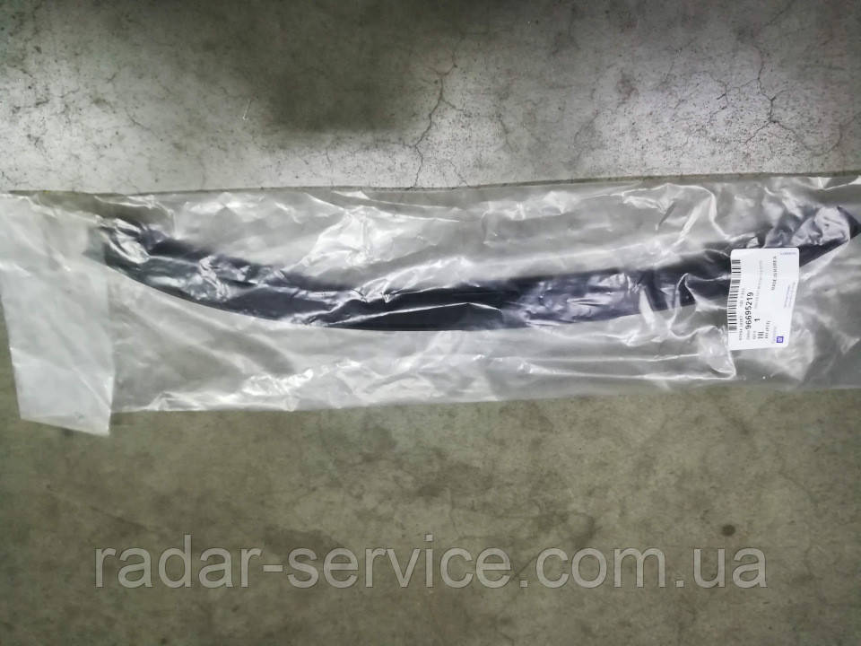 Бампер передний накладка правая Авео T300, 96695219, GM, цена 175.25 ...