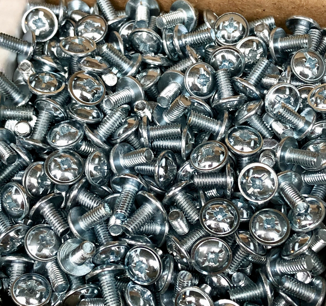 Винт DIN 967 с прессшайбой М 3х6 мм., белый цинк, цена 0.60 грн - Prom.ua (ID#464691383)