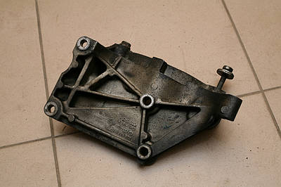 Кронштейн генератора vw passat b4 - купить недорого на Prom.ua: цены ...