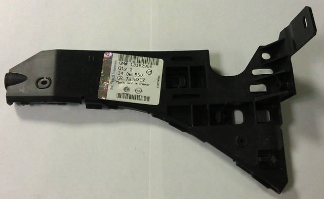 Купити Направляющая переднего бампера правая (соединяет передний бампер ...