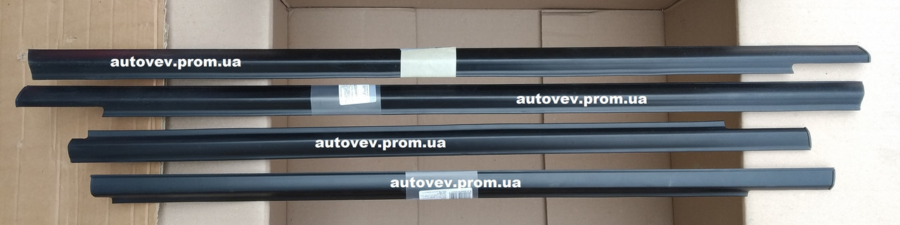 Молдинг стекла двери Авео Т250 (ОЕ), цена 1656 грн — Prom.ua (ID#982940346)