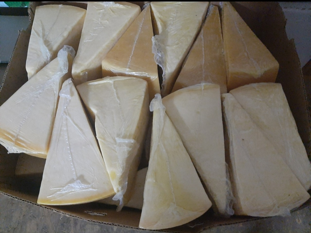 Сир Пармезан Грана Падано Італія (вага від 0,6 кг) ціна вказана за 1кг ...