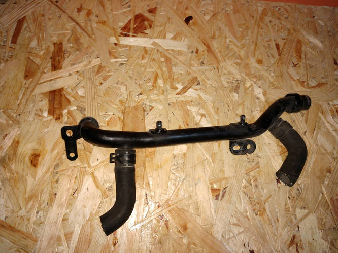 Патрубок системи охолодження Audi A4 B7 06D121065J, ціна 791 грн — Prom ...