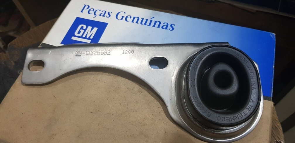 Кронштейн (підвіска) задньої частини глушника до кузова GM 13325582 ...