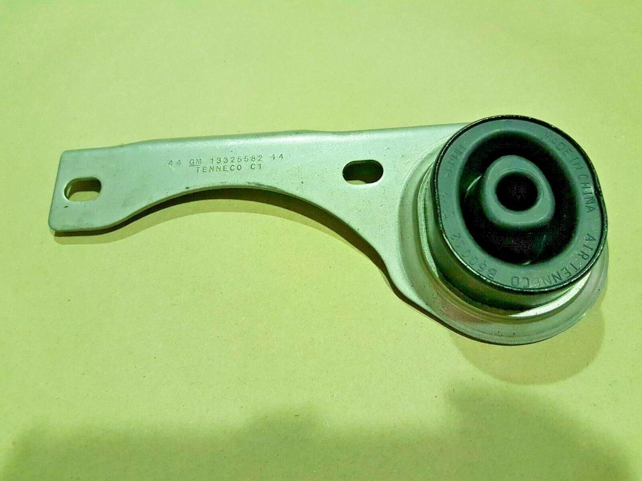 Кронштейн (підвіска) задньої частини глушника до кузова GM 13325582 ...