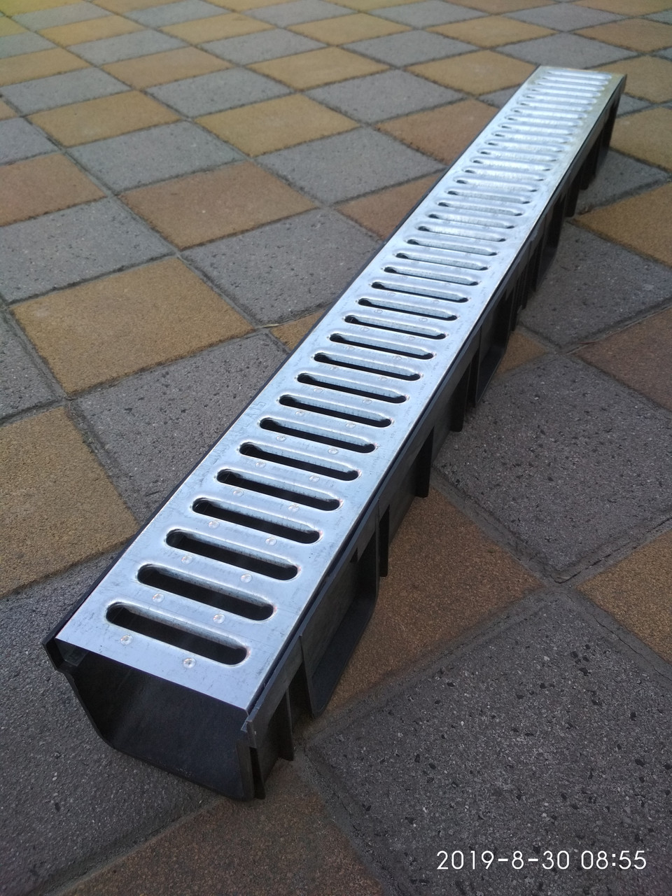 Водоотвод Полимерный Глубокий с Стальной Оцинкованной Решеткой — Купить ...