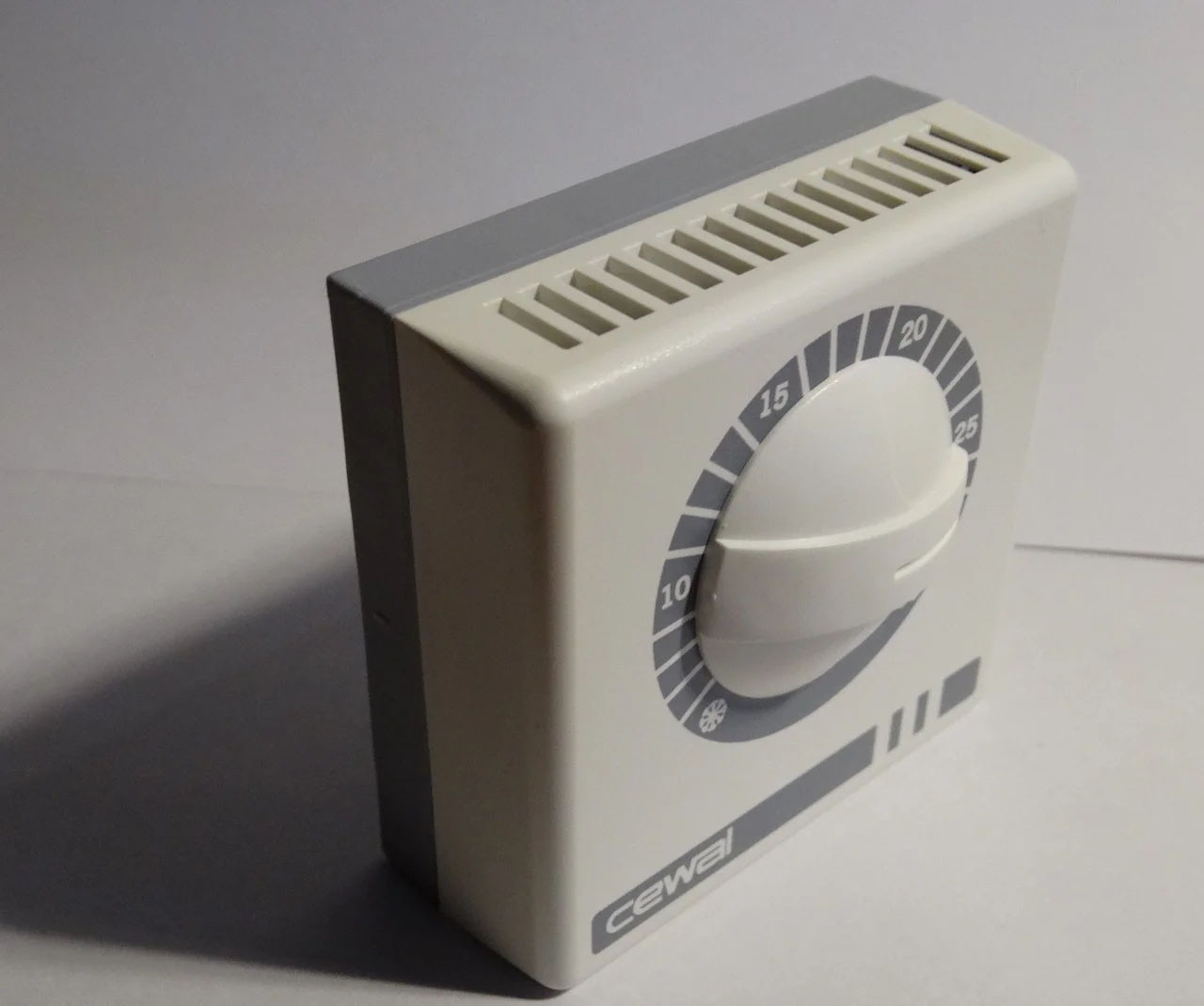 Купить Комнатный термостат Cewal art.70020006 RQ01, цена — Prom.ua (ID#1111032289)