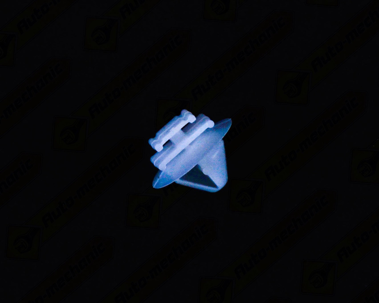 Купить Зажим крепления молдинга (белая клипса) на Renault Megane III ...