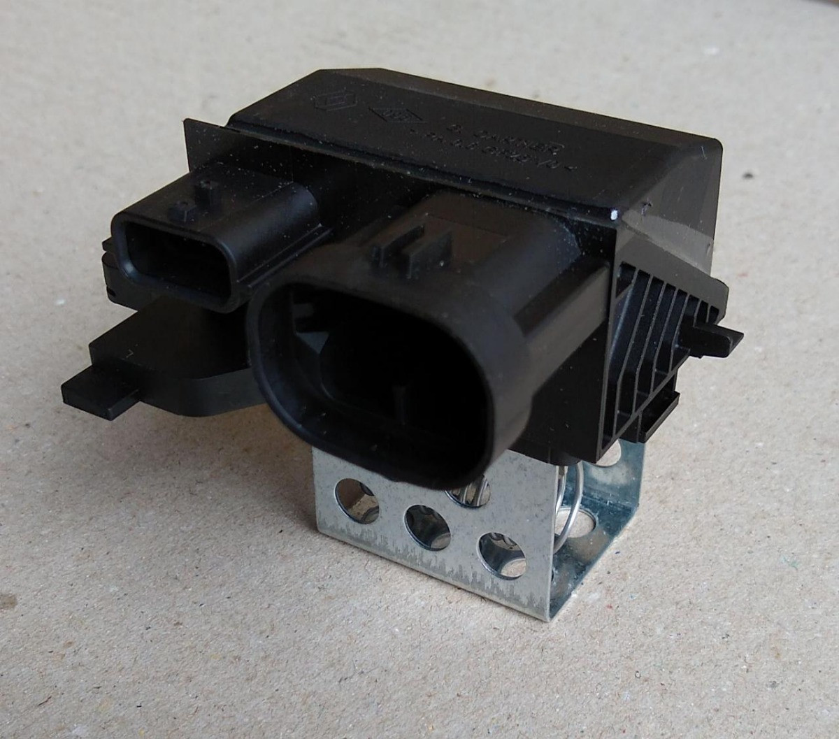 Резистор основного вентилятора Renault Sandero 2 (Original 255502585R ...