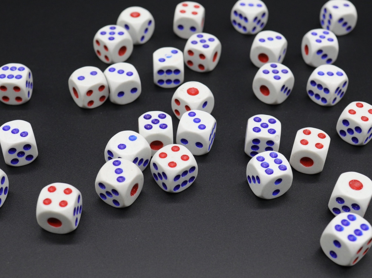 Кубики игральные Duke для покера и настольных игр, белые с красно ...