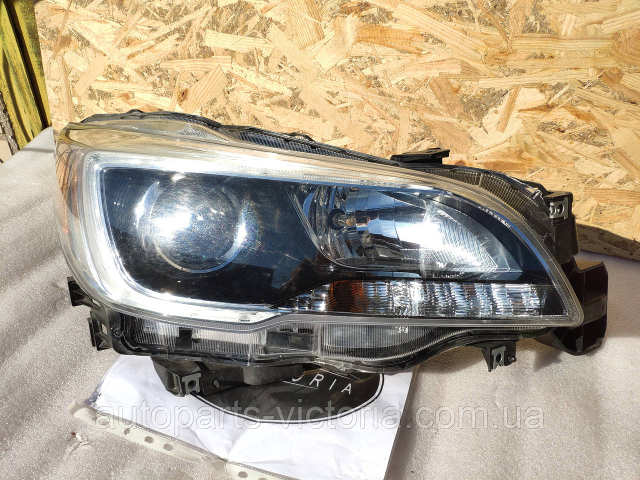 Купить Фара права Subaru Legacy ксенон США вживана в Одессе от компании ...