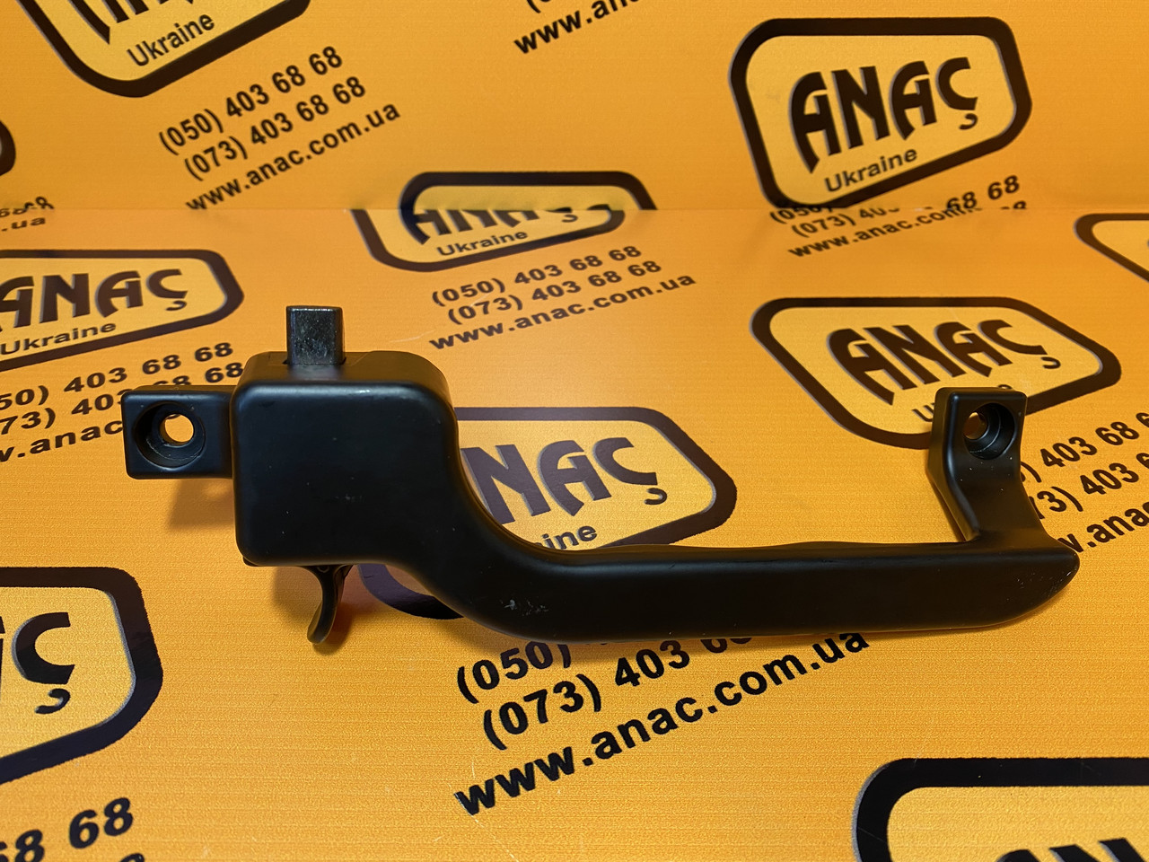 331/28233 Ручка заднего стекла левая на JCB 3CX, 4CX: продажа, цена в ...