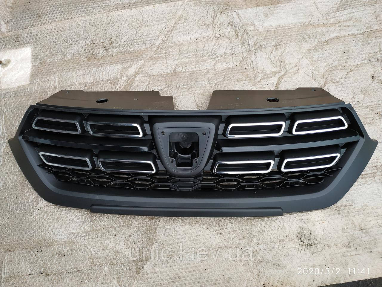 Решітка радіатора Рено Лоджі під значок Dacia нова 623104154R ...