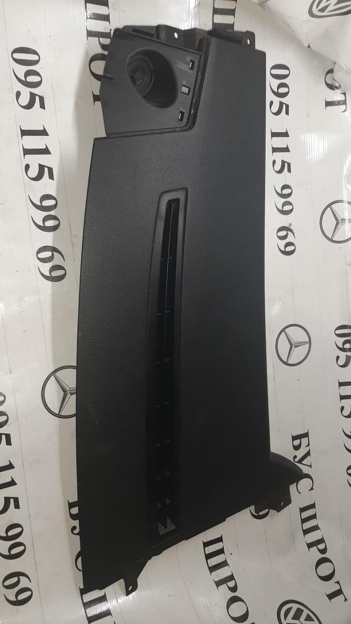 Купить Б/у накладка торпедо передняя правая A9066890107 Mercedes ...