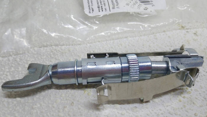 Распорная планка задних барабанных колодок ручника Фиат Добло, Пунто ...