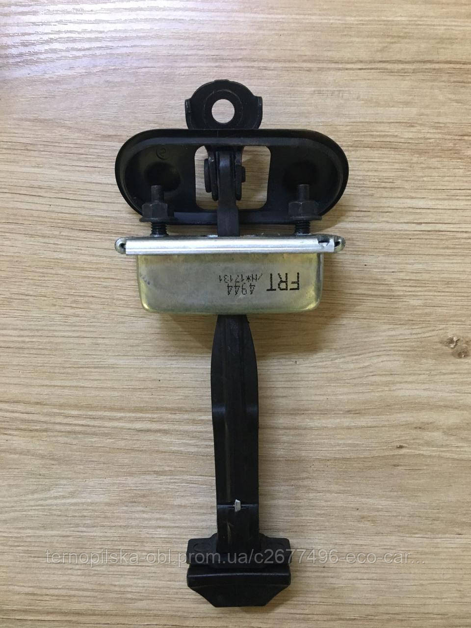 Купить Ограничитель обмежувач двери передний лев прав Chevrolet Bolt EV ...