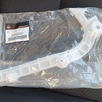 Кронштейн переднього бампера лівий Mitsubishi Outlander 14-22 6400D581 ...