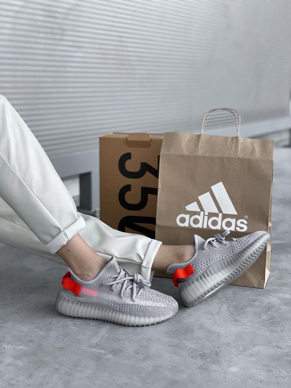 Купить Женские серые кроссовки Adidas Yeezy Boost 350 V2 адидас изи ...