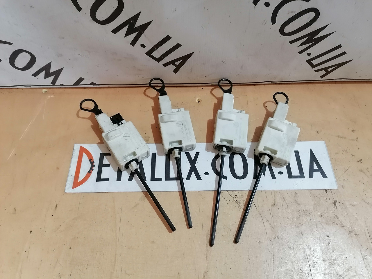 Замок Лючка Топливного Бака 8200032984 на Opel Vivaro, Renault Trafic ...