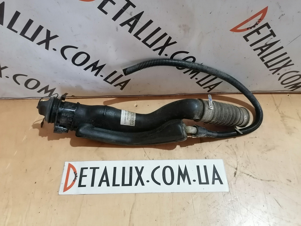 Заливная Горловина Топливного Бака 8200355603 на Opel Vivaro, Renault ...