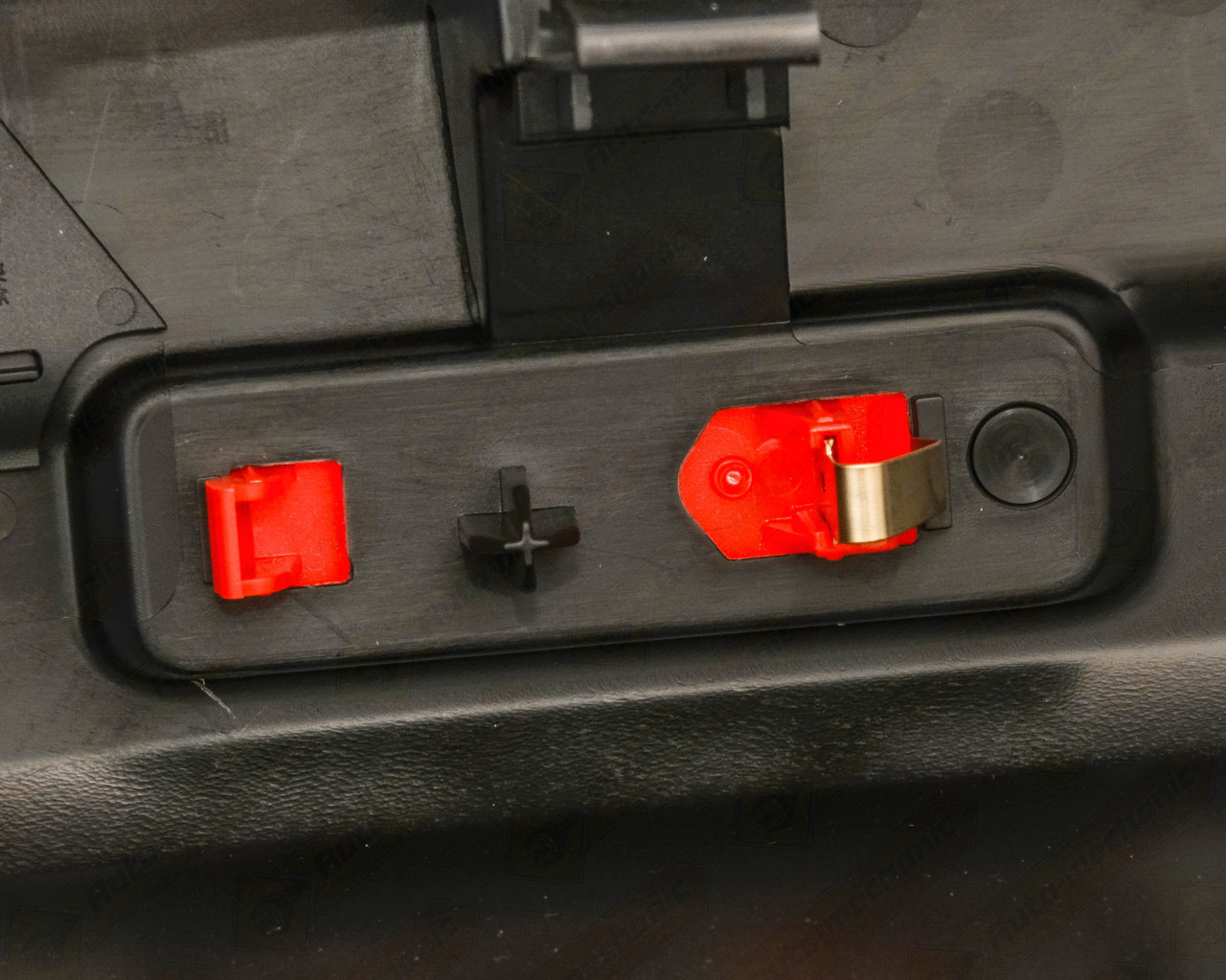 Купить Бампер задний (центральная часть) на Renault Trafic III 2014 ...