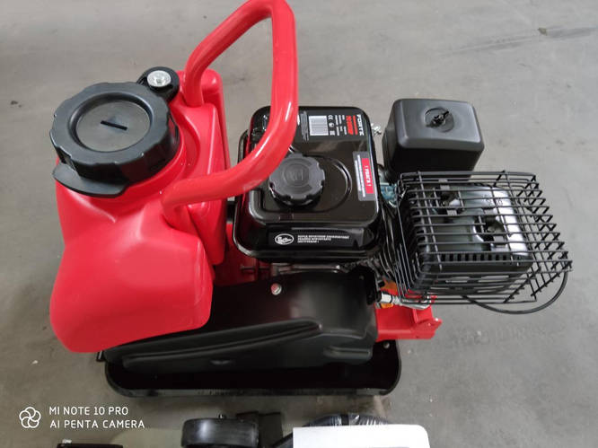 Вибро-плита бензиновая Forte PC 54 TWP (Размер плиты 540х420мм, 5500 уд ...