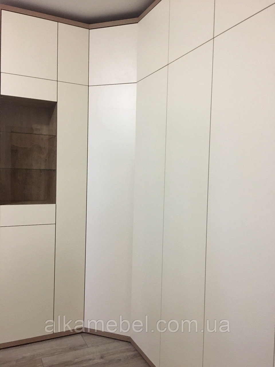 Угловой шкаф с распашными дверями без ручек blum по выгодным ценам от ...