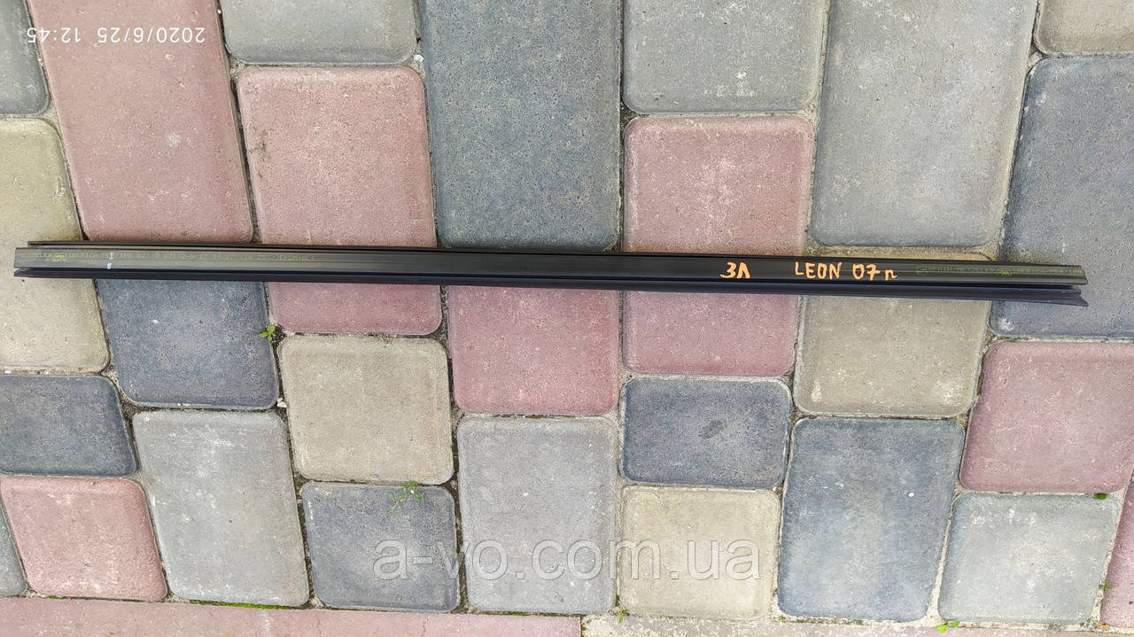 Уплотнитель стекла Seat Leon 1p08379471 ЗЛ внутренний задний левый (ID ...