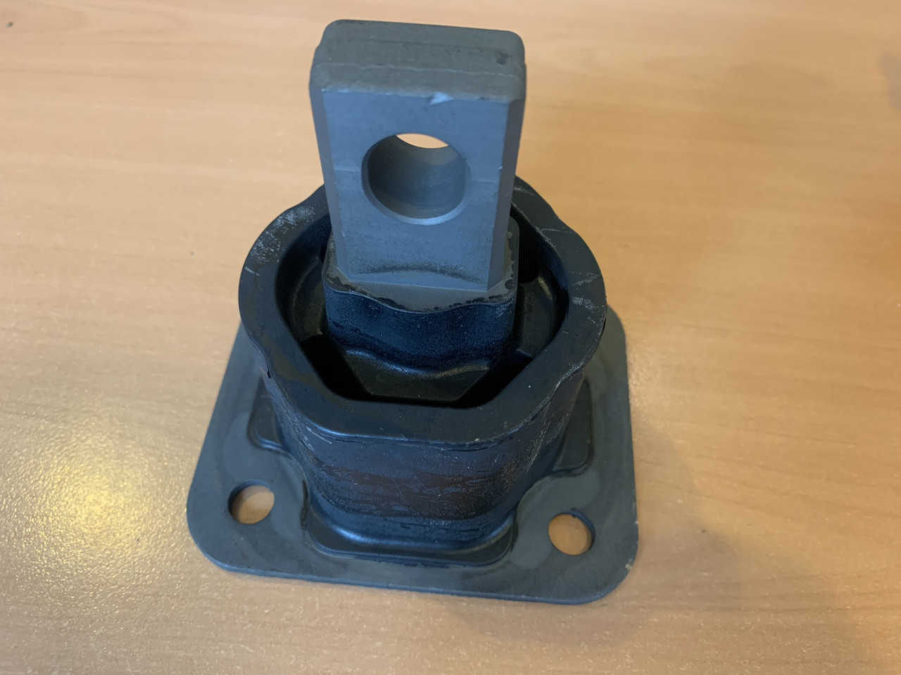 Подушка двигателя IVECO (061.263/504087860), цена 658 грн — Prom.ua (ID ...