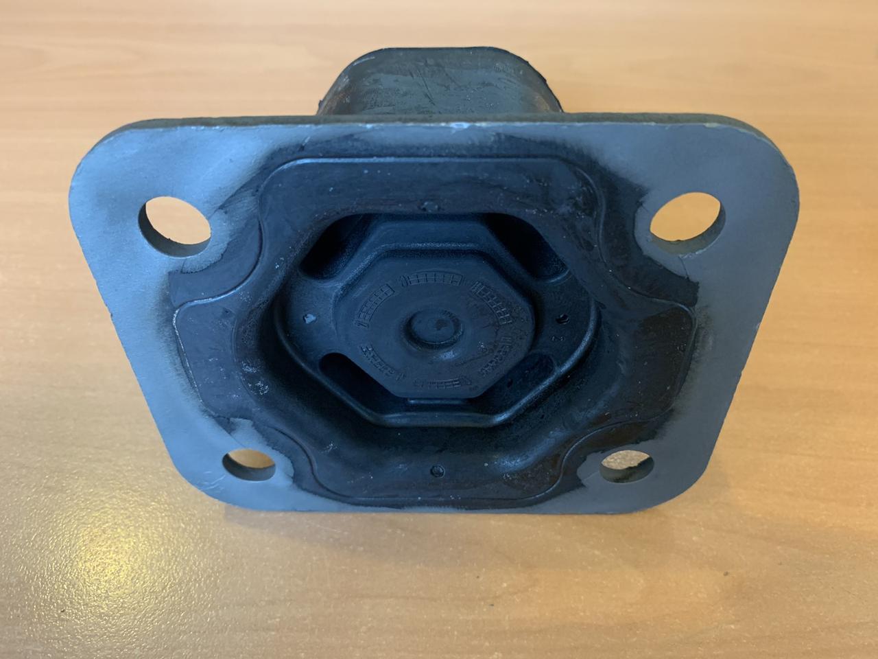 Подушка двигателя IVECO (061.263/504087860), цена 658 грн — Prom.ua (ID ...